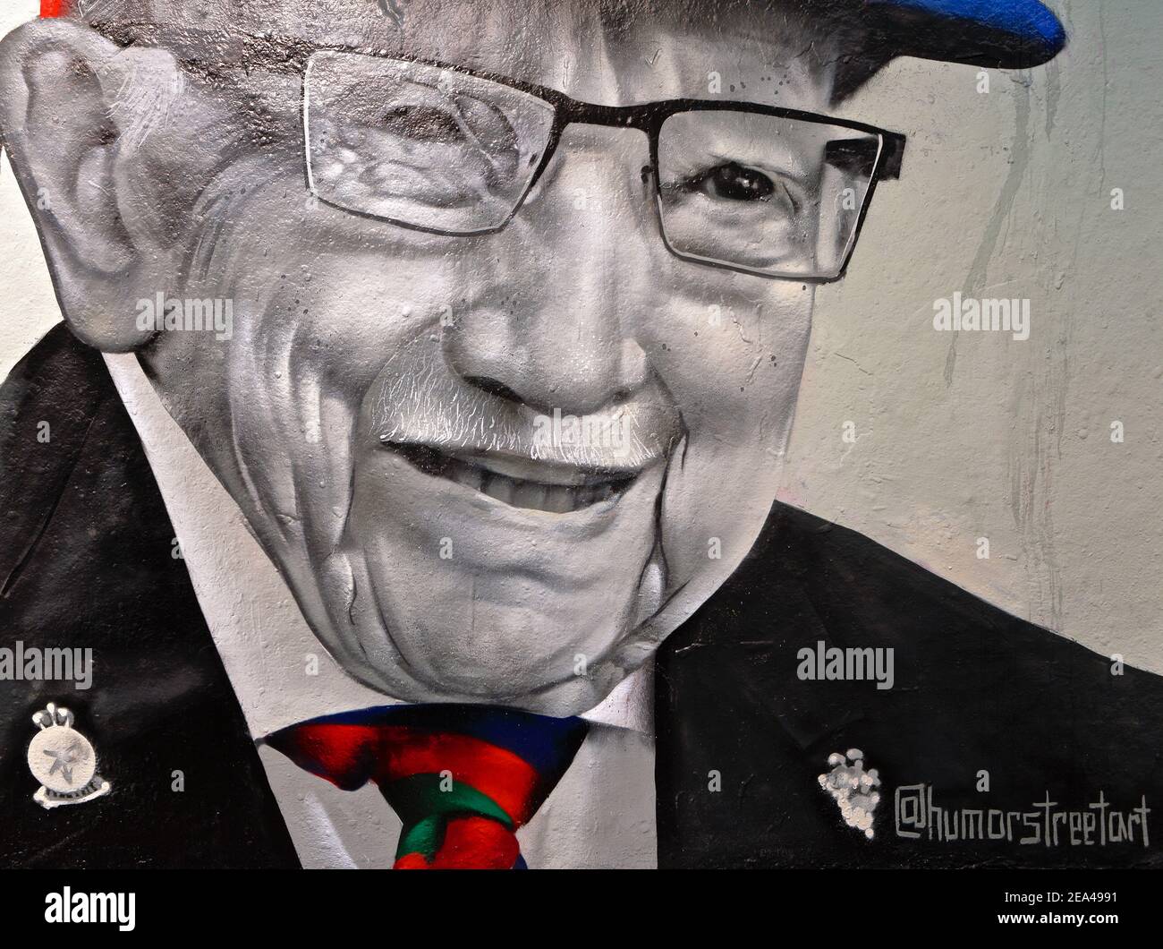 London (UK): Mural - detail - of Captain Sir Tom Moore on a wall in ...