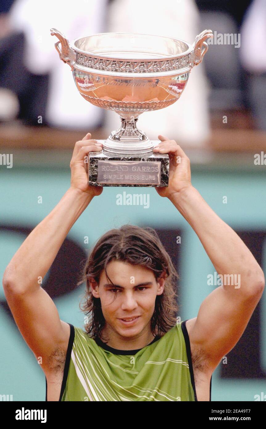 Spain Rafael Nadal won 6-7, 6-1, 6-4, 7-5 against Argentinian Mariano ...