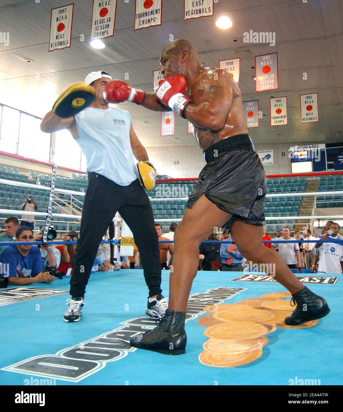 Mike tyson fight hi-res stock photography and images - Alamy