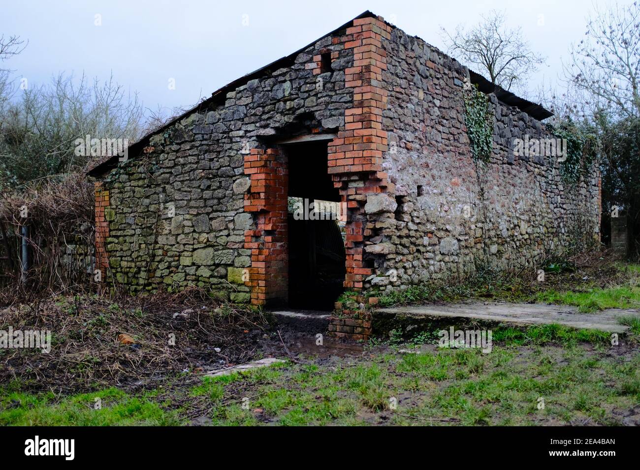 Old farm in ruin hi-res stock photography and images - Alamy