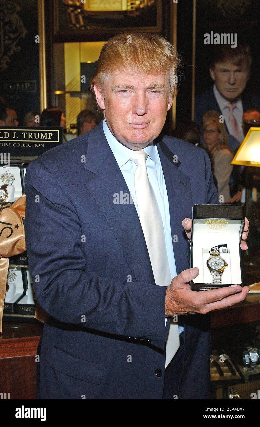Donald trump signature hi-res stock photography and images - Alamy
