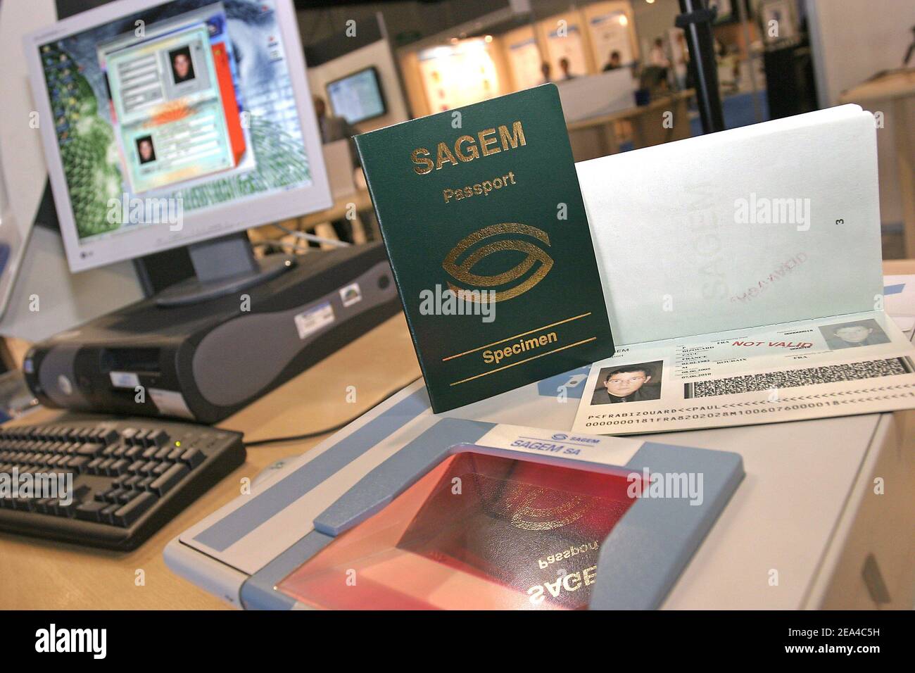 Technologie carte hi-res stock photography and images - Alamy