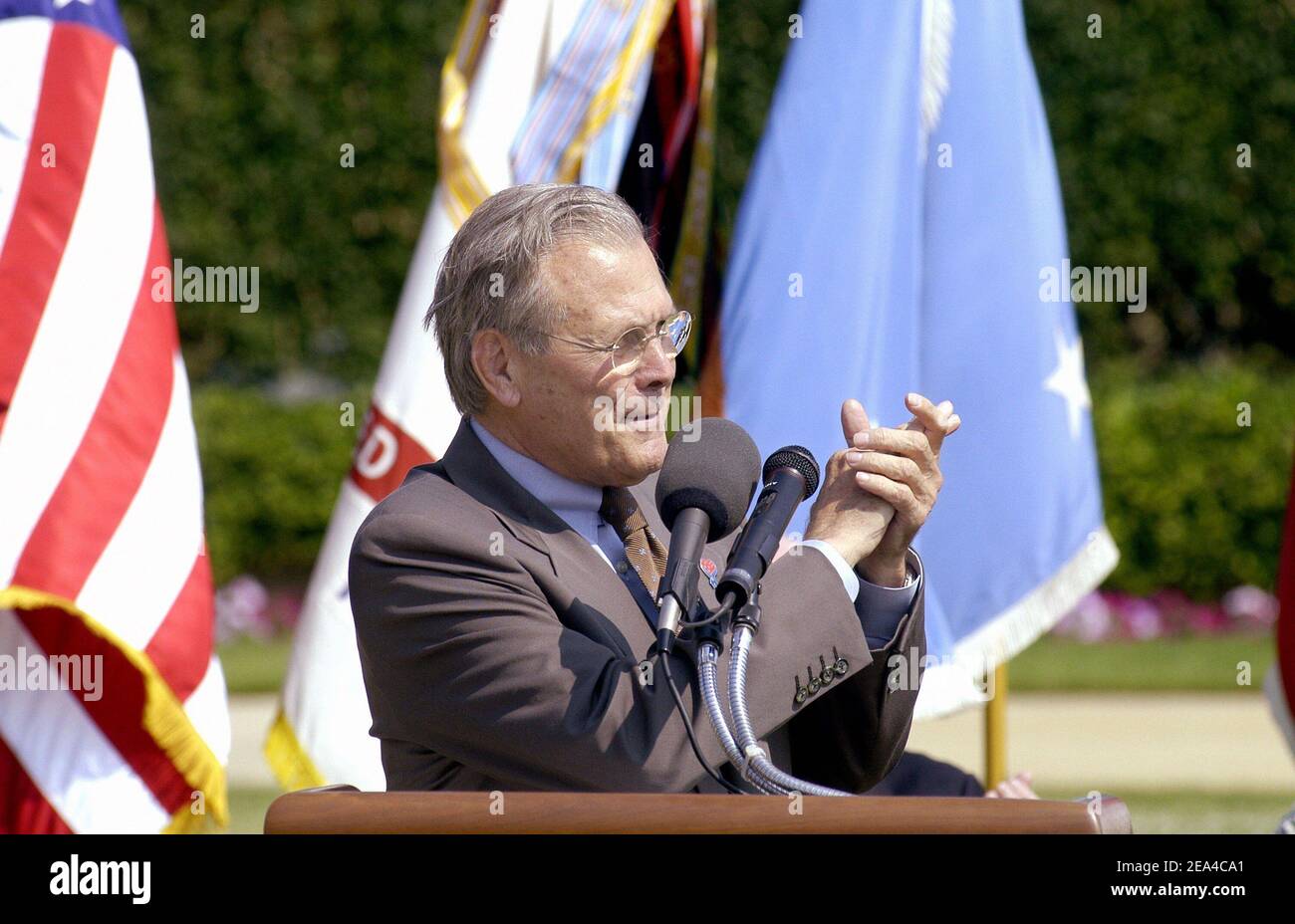 U.S. Secretary of Defense Donald H. Rumsfeld applauds Army veterans of ...