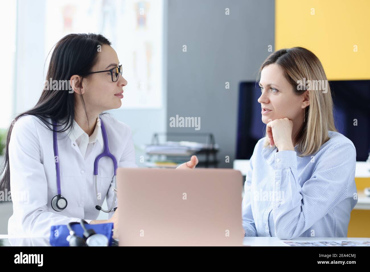 Doctor office manager hi-res stock photography and images - Alamy