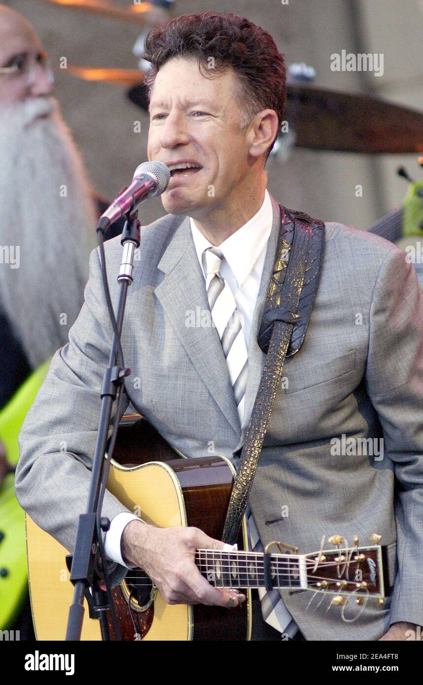 Lyle lovett in concert in hi-res stock photography and images - Alamy