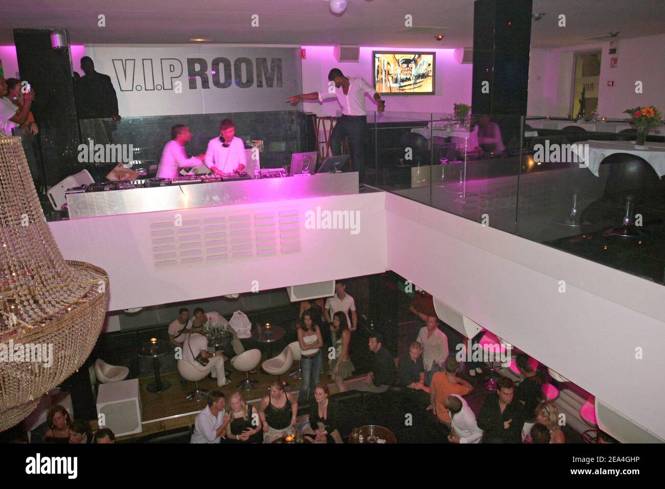 EXCLUSIVE. U.S singer Usher sing during a brazilian party at the club ...