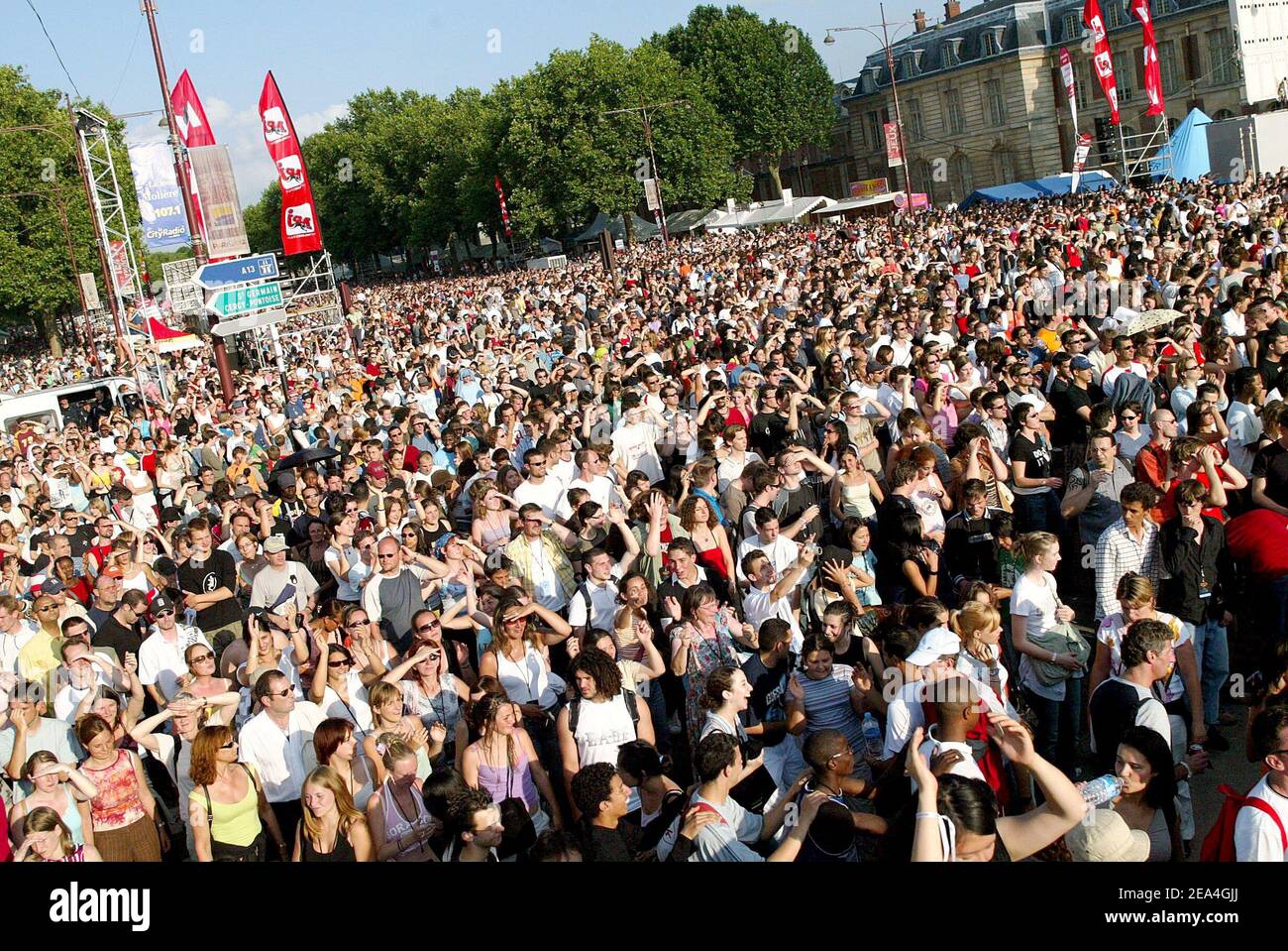 Live 8 concert hi-res stock photography and images - Alamy