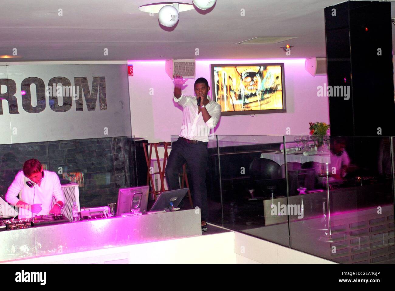 EXCLUSIVE. U.S singer Usher sing during a brazilian party at the club ...