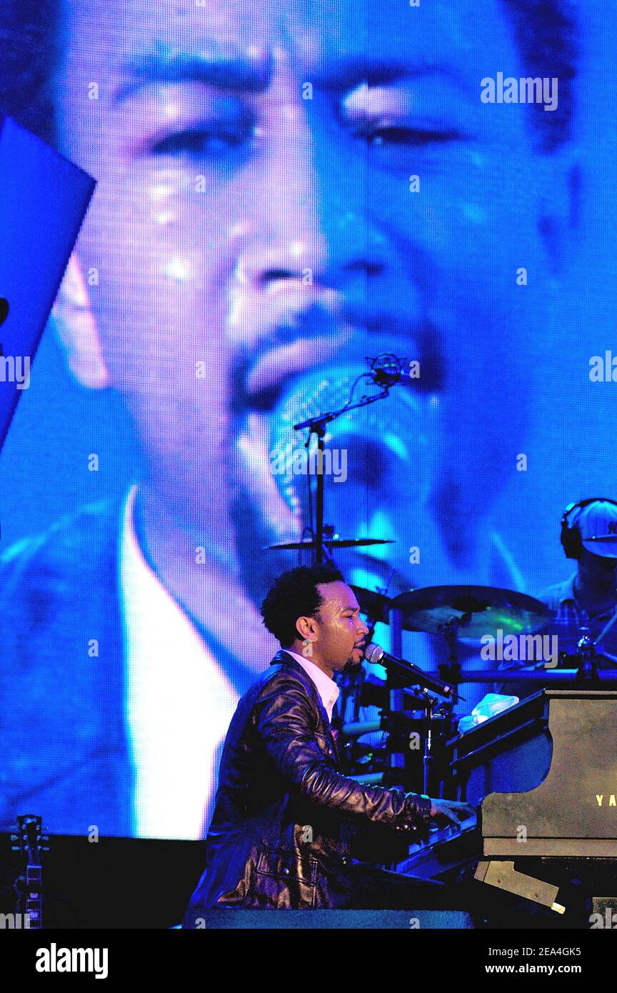 John legend performing on stage hi-res stock photography and images - Alamy