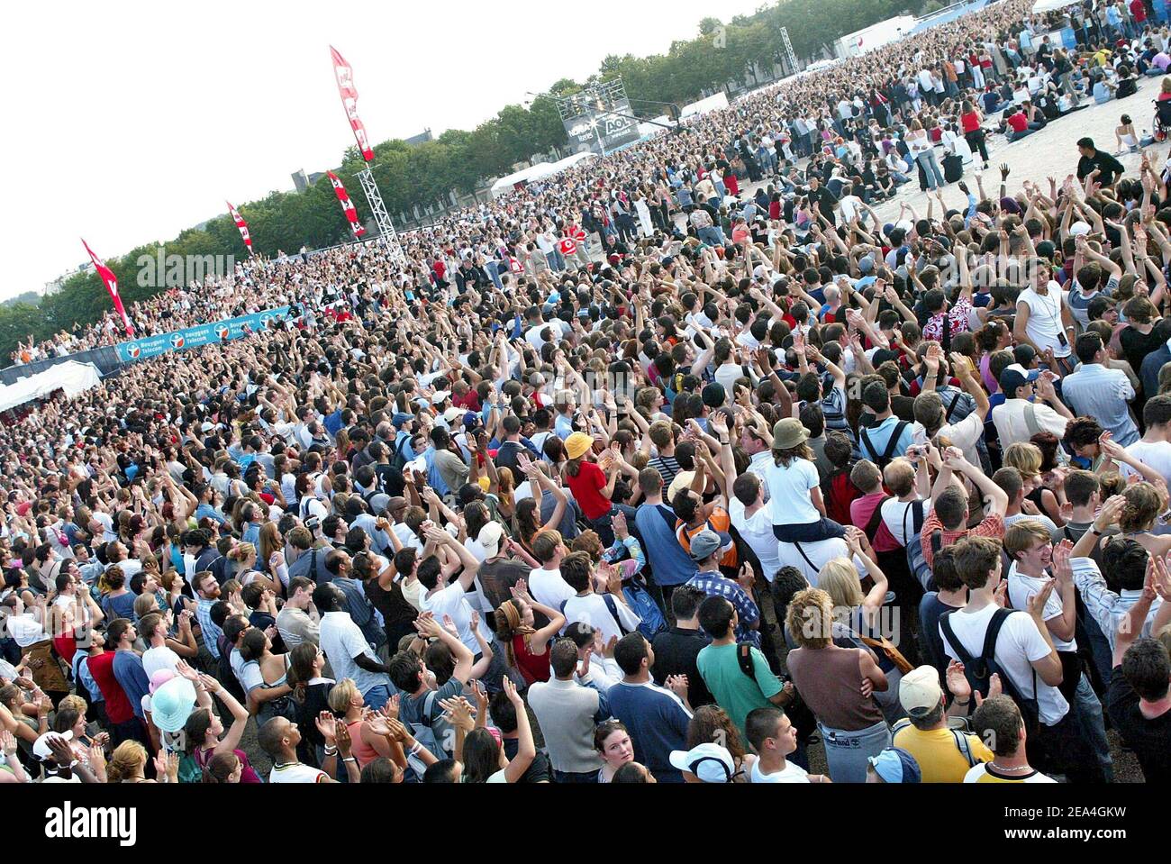 Live 8 concert hi-res stock photography and images - Alamy