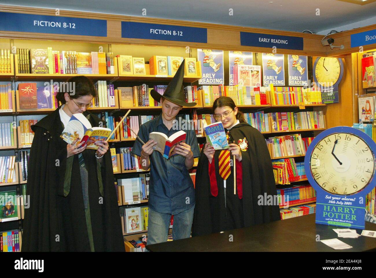 English bookstore WHSMITH opened all nightlong to give the opportunity ...