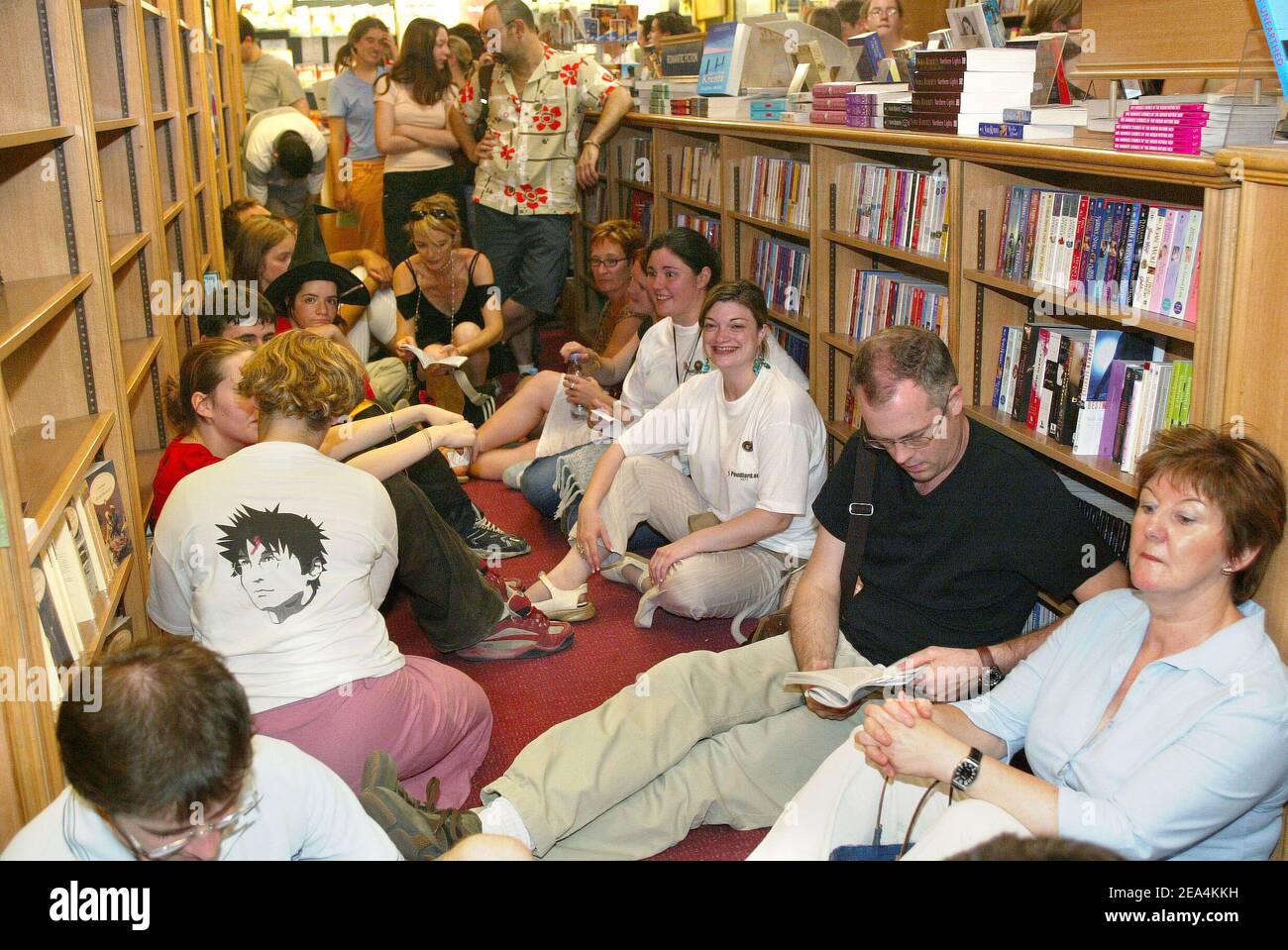 English bookstore WHSMITH opened all nightlong to give the opportunity ...