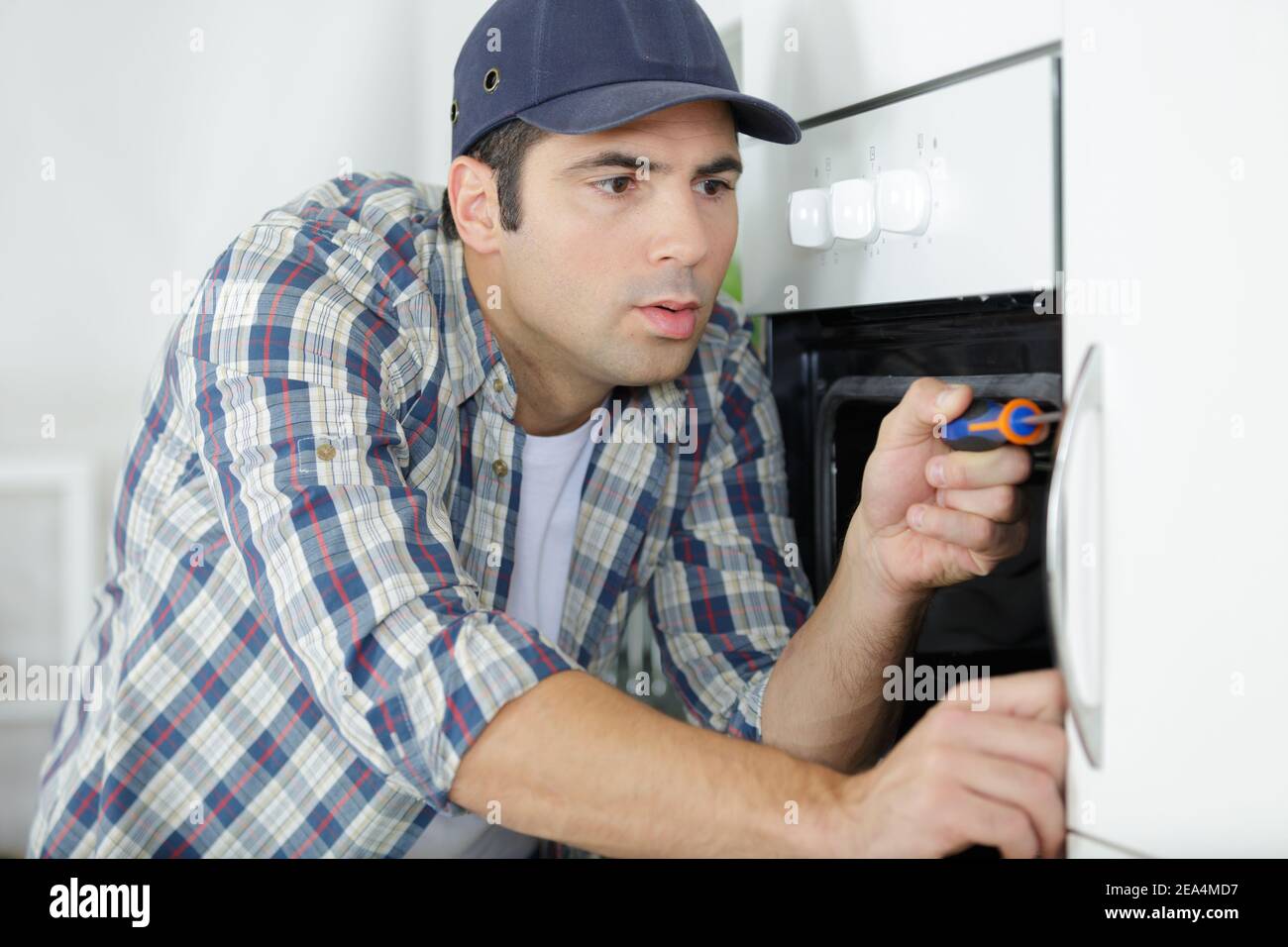 Man repairing oven hi-res stock photography and images - Alamy