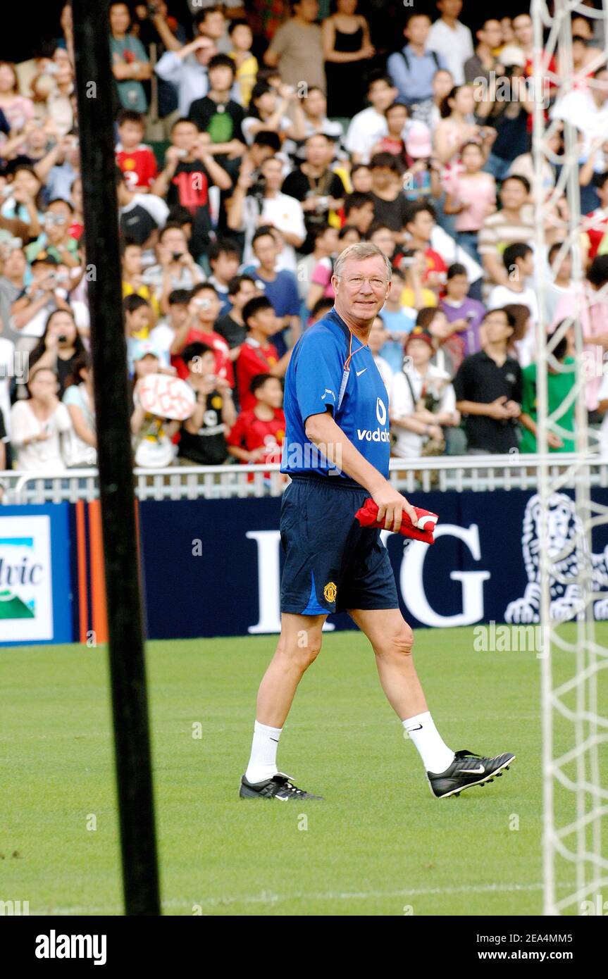 Manchester United's coach Alex Ferguson trains his squad in Hong Kong ...