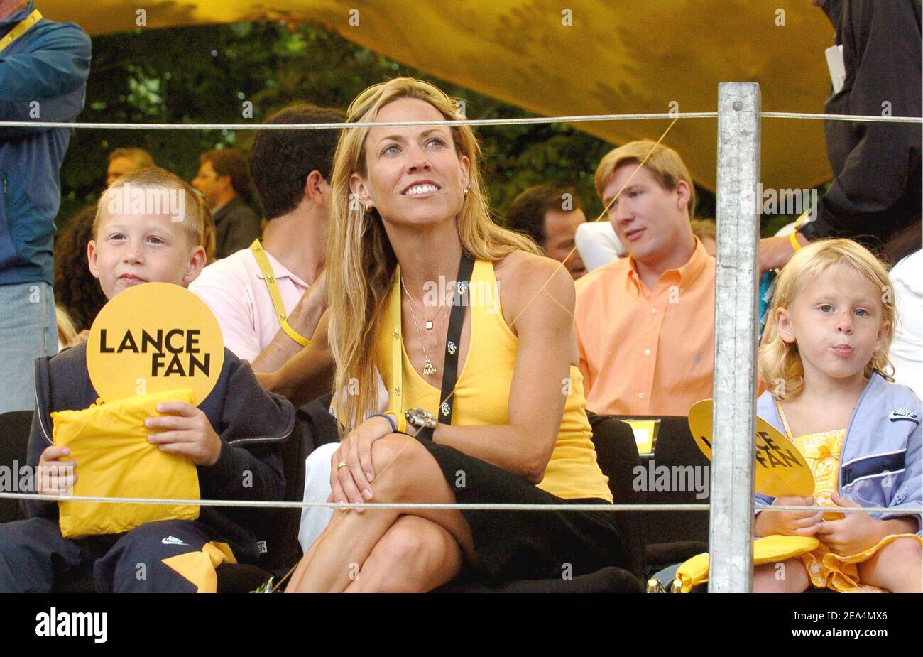 U.S. singer Sheryl Crow, Lance Armstrong's girlfriend, and Armstrong's ...