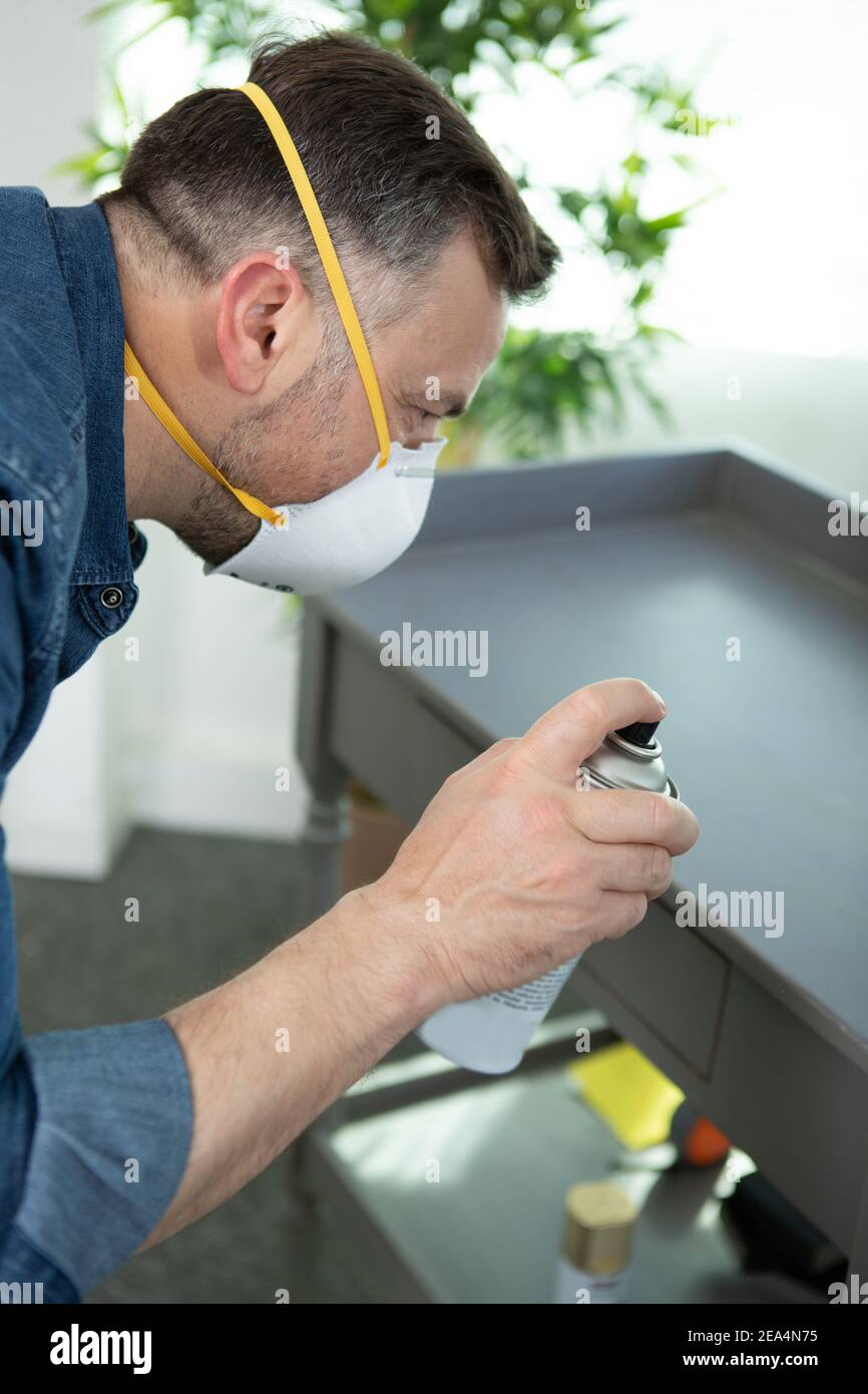 Worker sprays color hi-res stock photography and images - Alamy