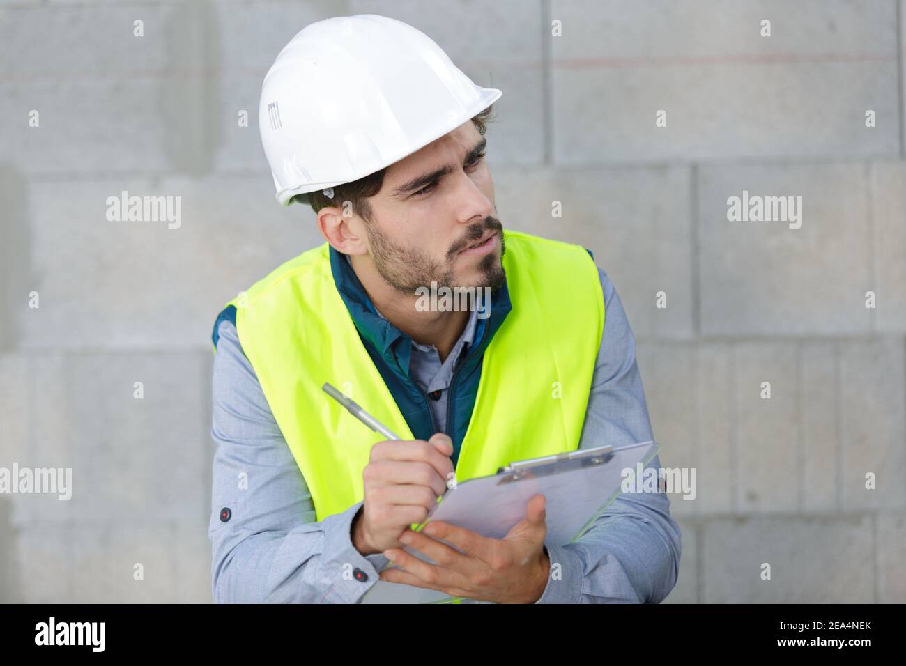 construction manager with clipboard outdoors Stock Photo - Alamy