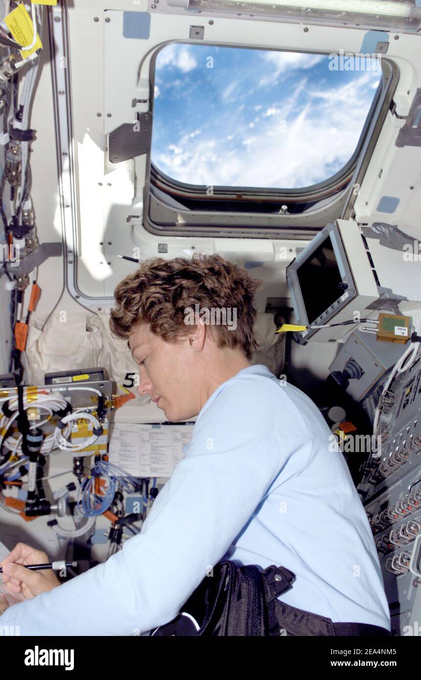 Astronaut eileen m collins hi-res stock photography and images - Alamy