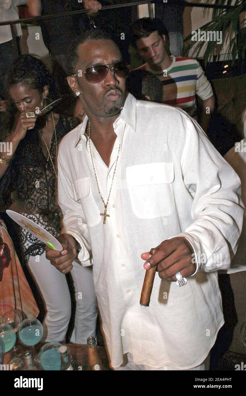 Singer sean diddy combs puff hi-res stock photography and images - Alamy