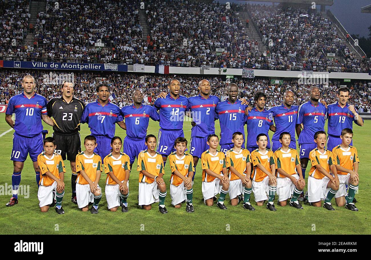 The French national soccer team poses with midfielder Zinedine Zidane ...