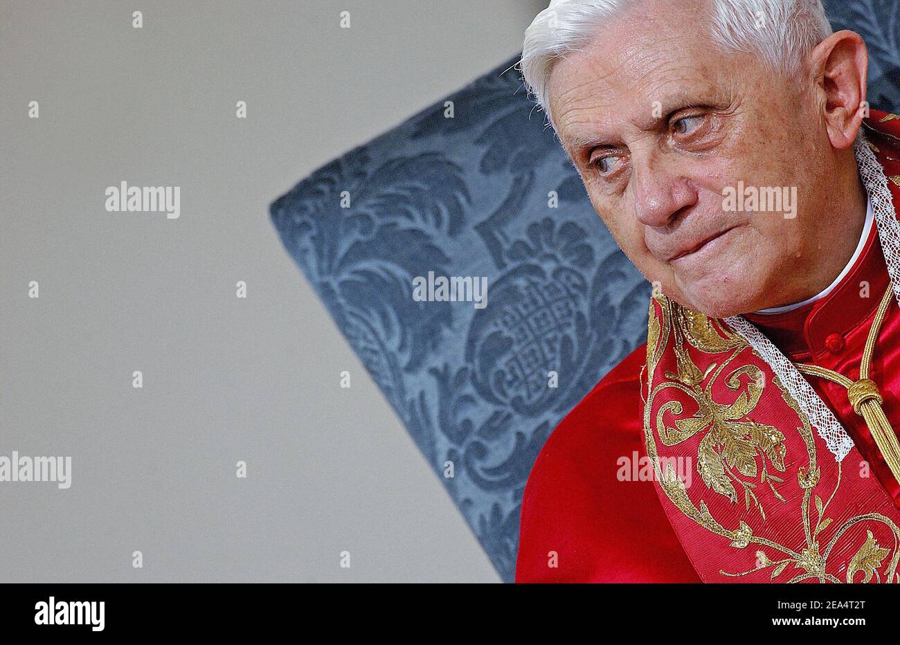 Benedict xvi portrait 2005 hi-res stock photography and images - Alamy