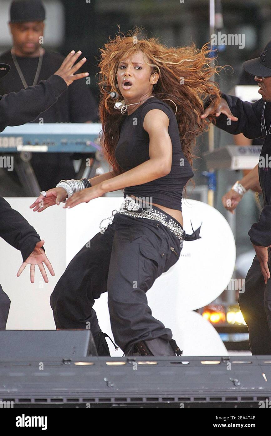 U.S. R'nB singer Ciara performs live on the 'Good Morning America ...