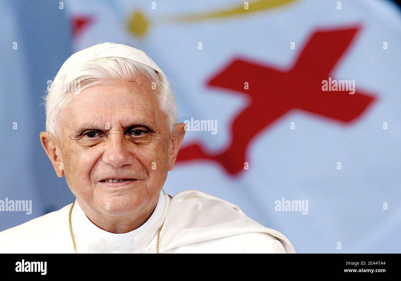 Pope Benedict XVI as he departs from Cologne National Airport, Germany ...