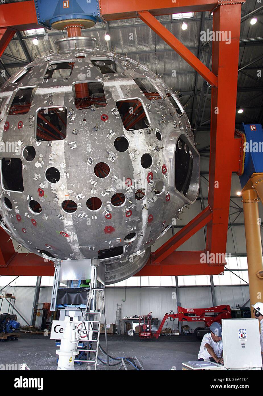 EXCLUSIVE. The Laser MegaJoule ( LMJ ) under construction at the BARP ...