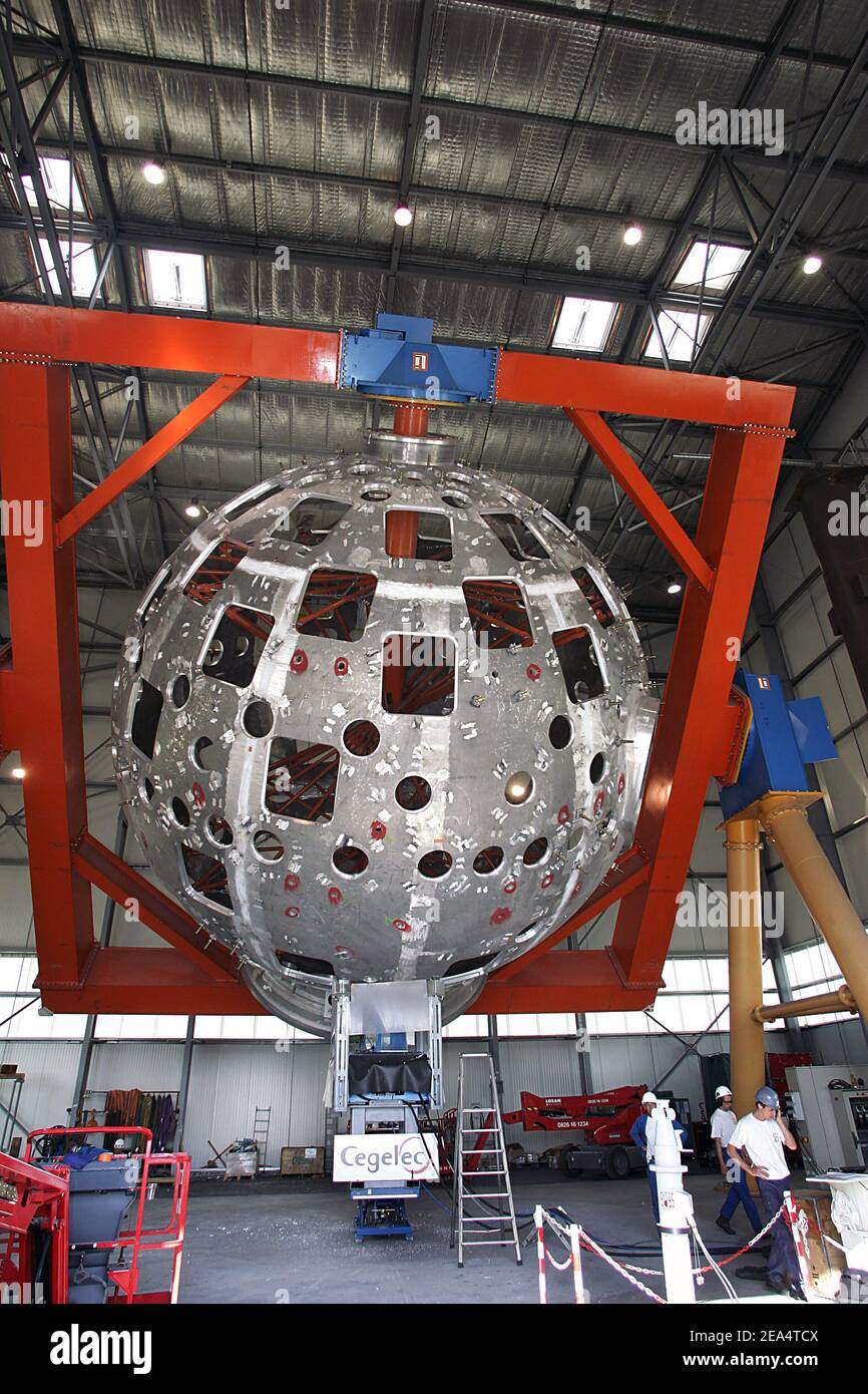 EXCLUSIVE. The Laser MegaJoule ( LMJ ) under construction at the BARP ...