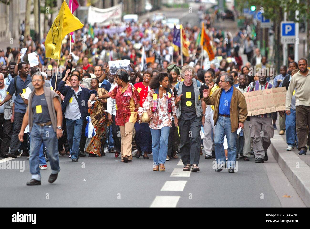 Rundown paris hi-res stock photography and images - Alamy