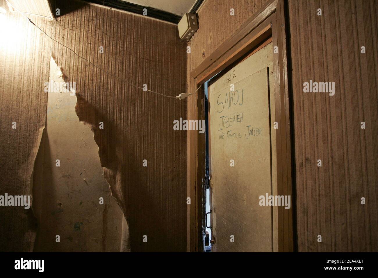 Rundown paris hi-res stock photography and images - Alamy