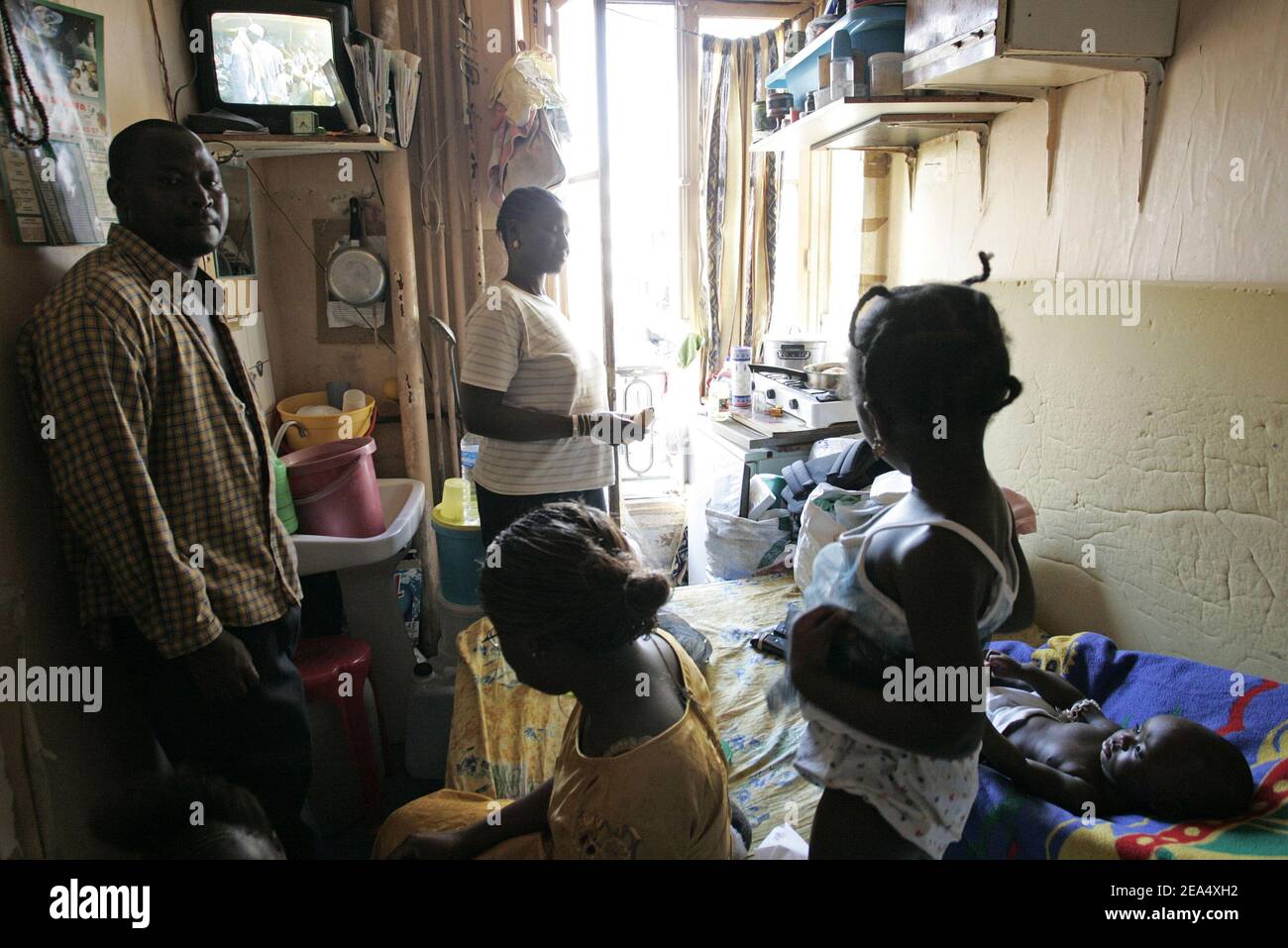 Rundown paris hi-res stock photography and images - Alamy