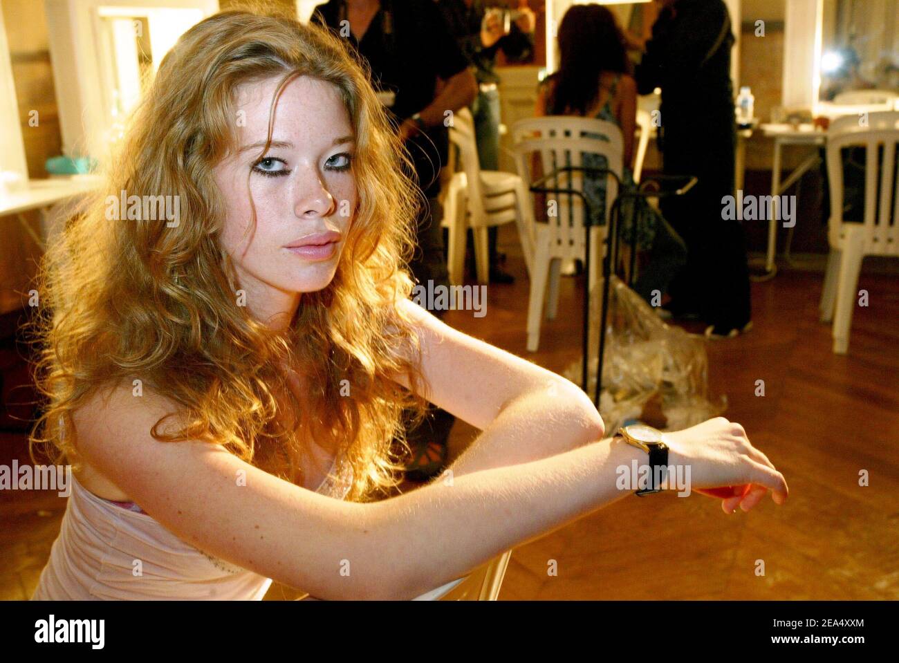 Model poses on catwalk show hi-res stock photography and images - Alamy