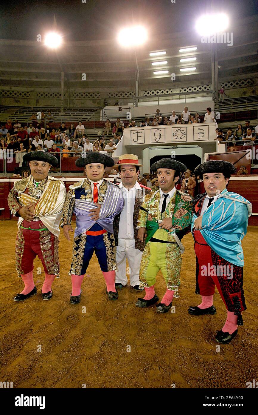 Bullfighter dwarfs of the Spanish Corrida Dwarfs Company are fighting ...