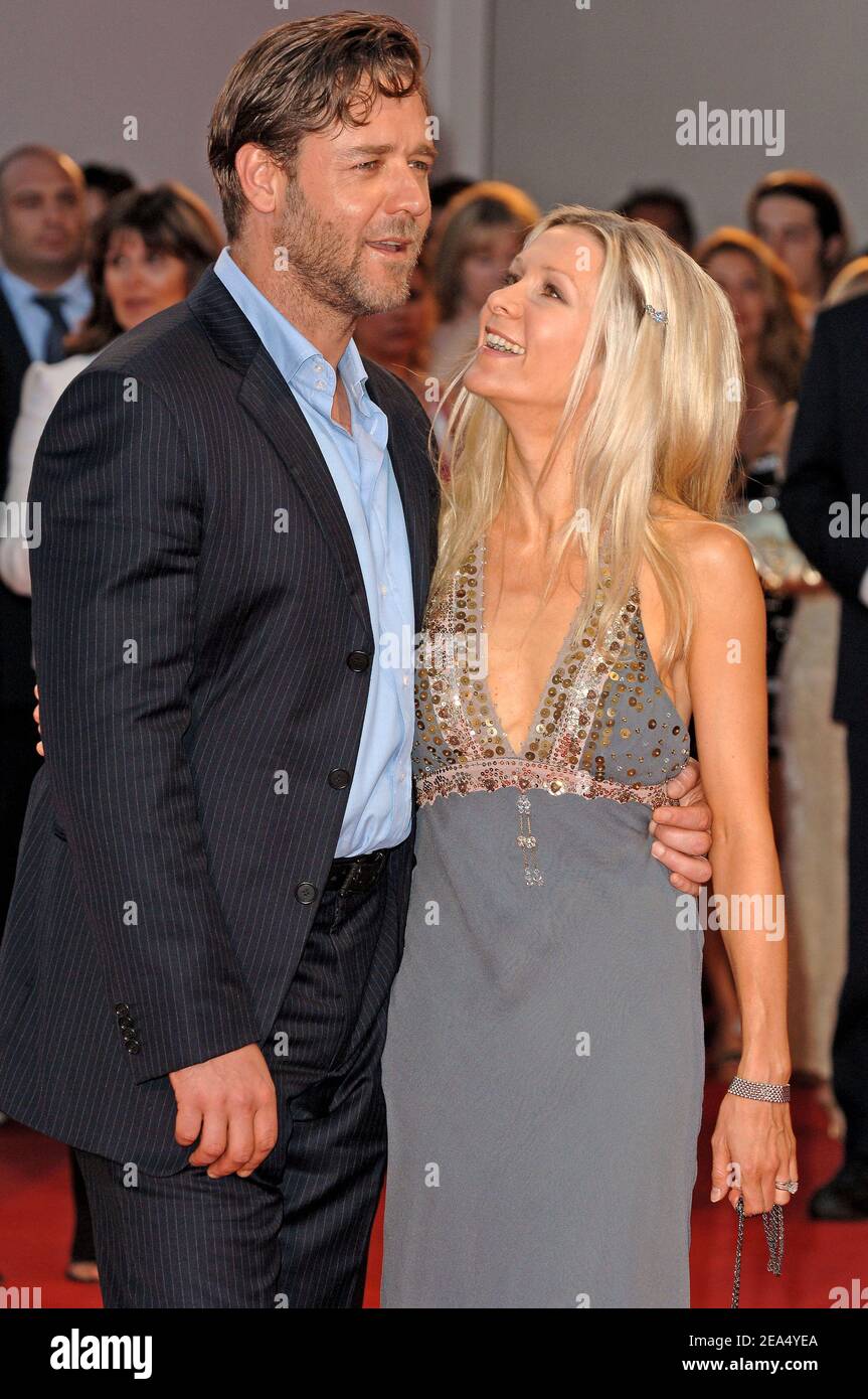 Russell crowe wife danielle spencer hi-res stock photography and images ...