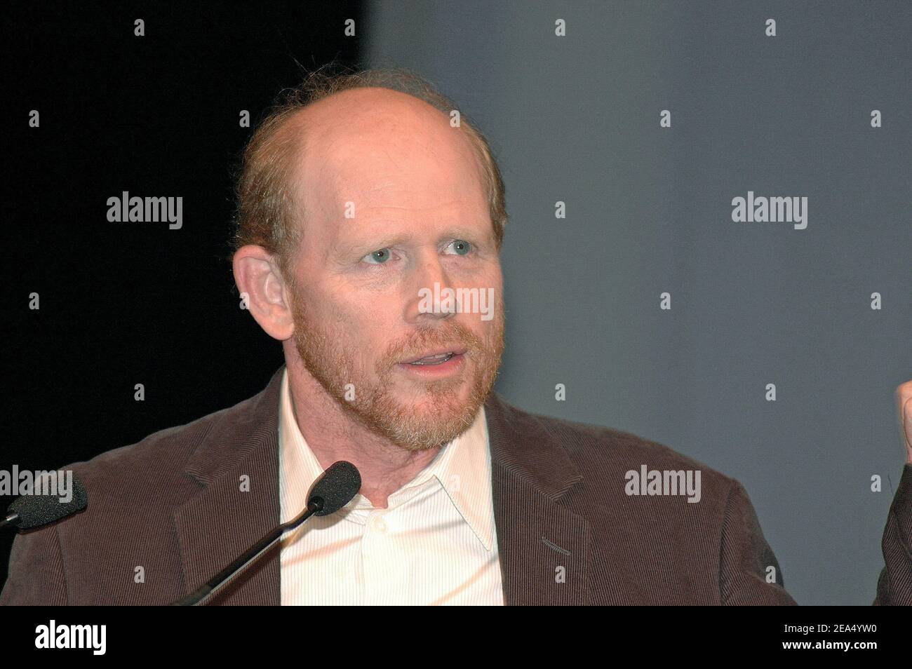 Ron howard receives hi-res stock photography and images - Alamy