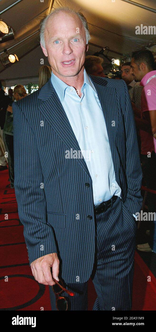 Ed Harris arrives at the premiere of 'A History of Violence' at Roy ...