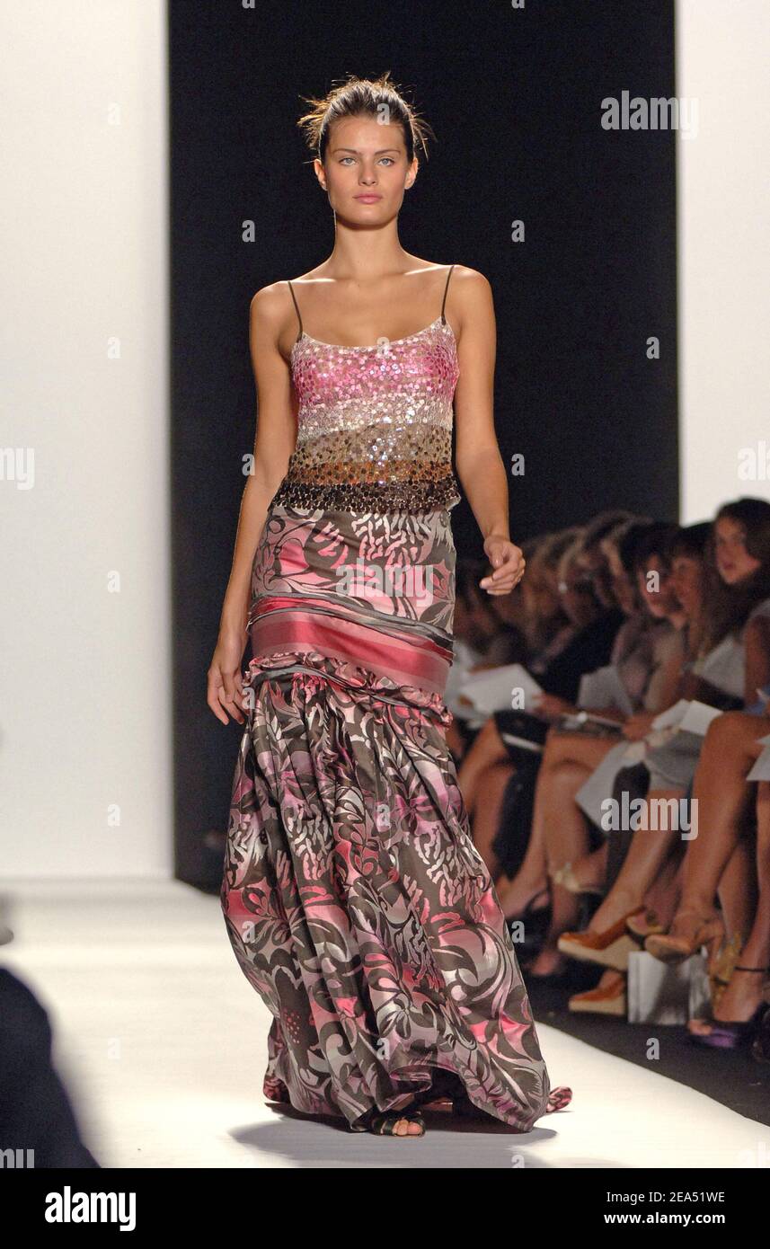 A model walks the runway at the Carolina Herrera Spring 2006 Fashion ...
