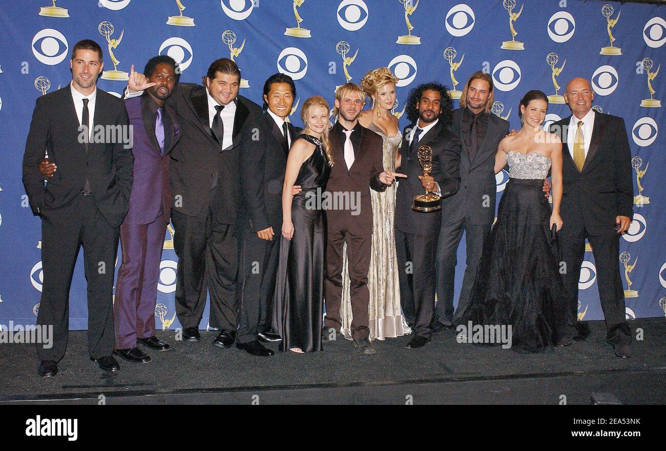 "Cast of ""Lost"", winner of Oustanding Drama Series pose for ...