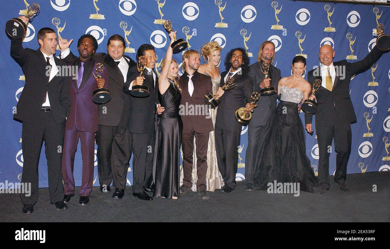 "Cast of ""Lost"", winner of Oustanding Drama Series pose for ...
