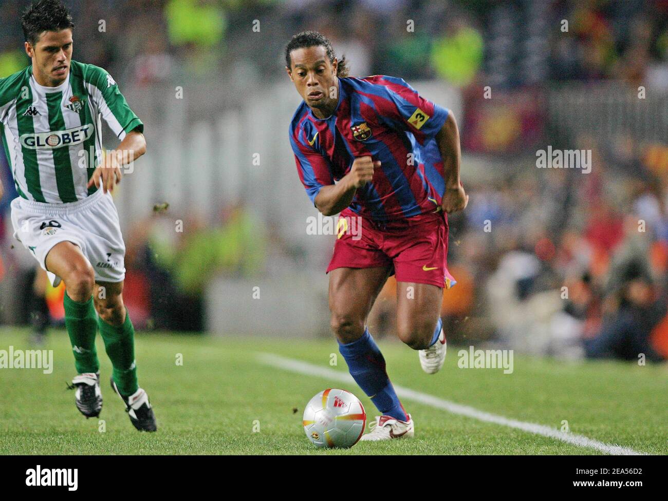 Ronaldinho barcelona 2005 hi-res stock photography and images - Alamy