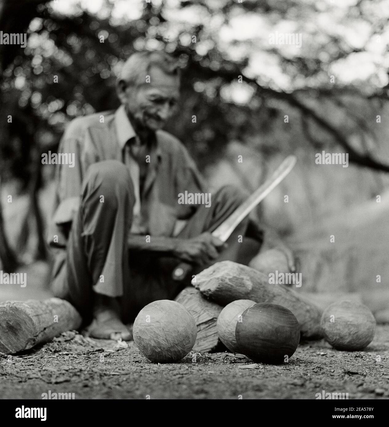 Craftsman is carving traditional bolas criollas in Lara state ...