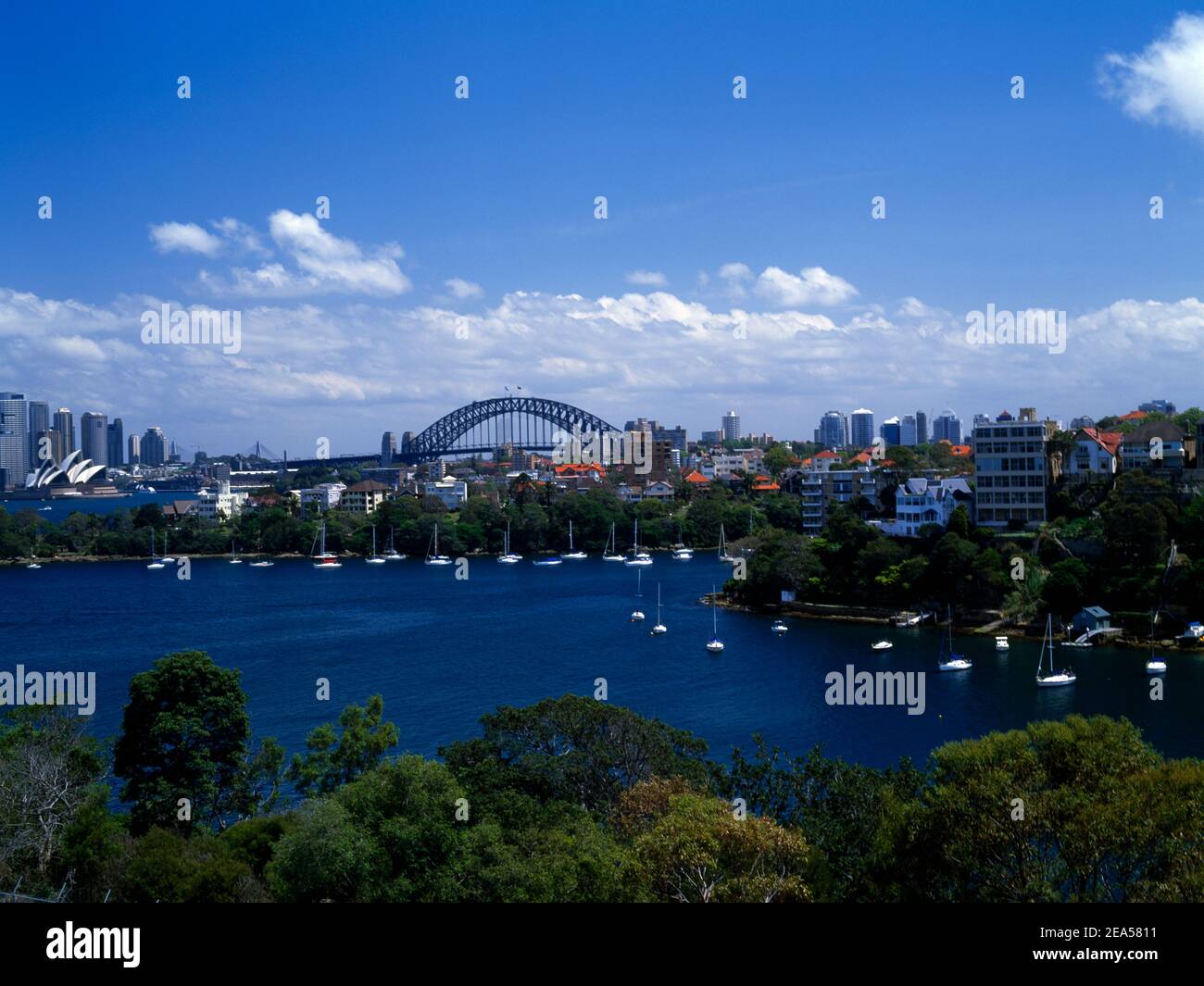 Sydney harbour opera house boats hi-res stock photography and images ...