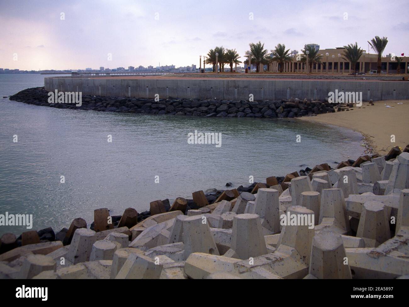 Kuwait coastline hi-res stock photography and images - Alamy