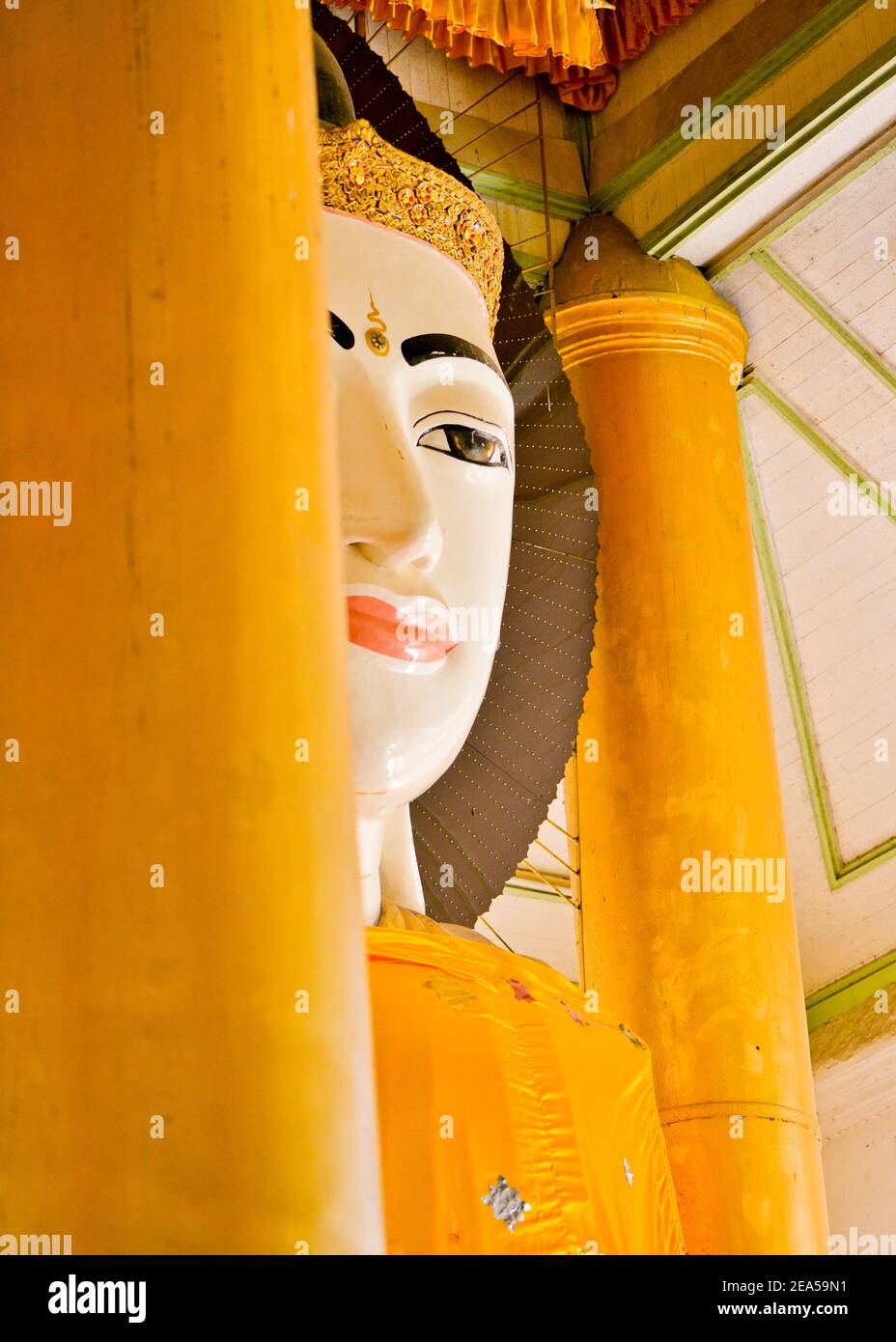 Hidden buddha statue hi-res stock photography and images - Alamy