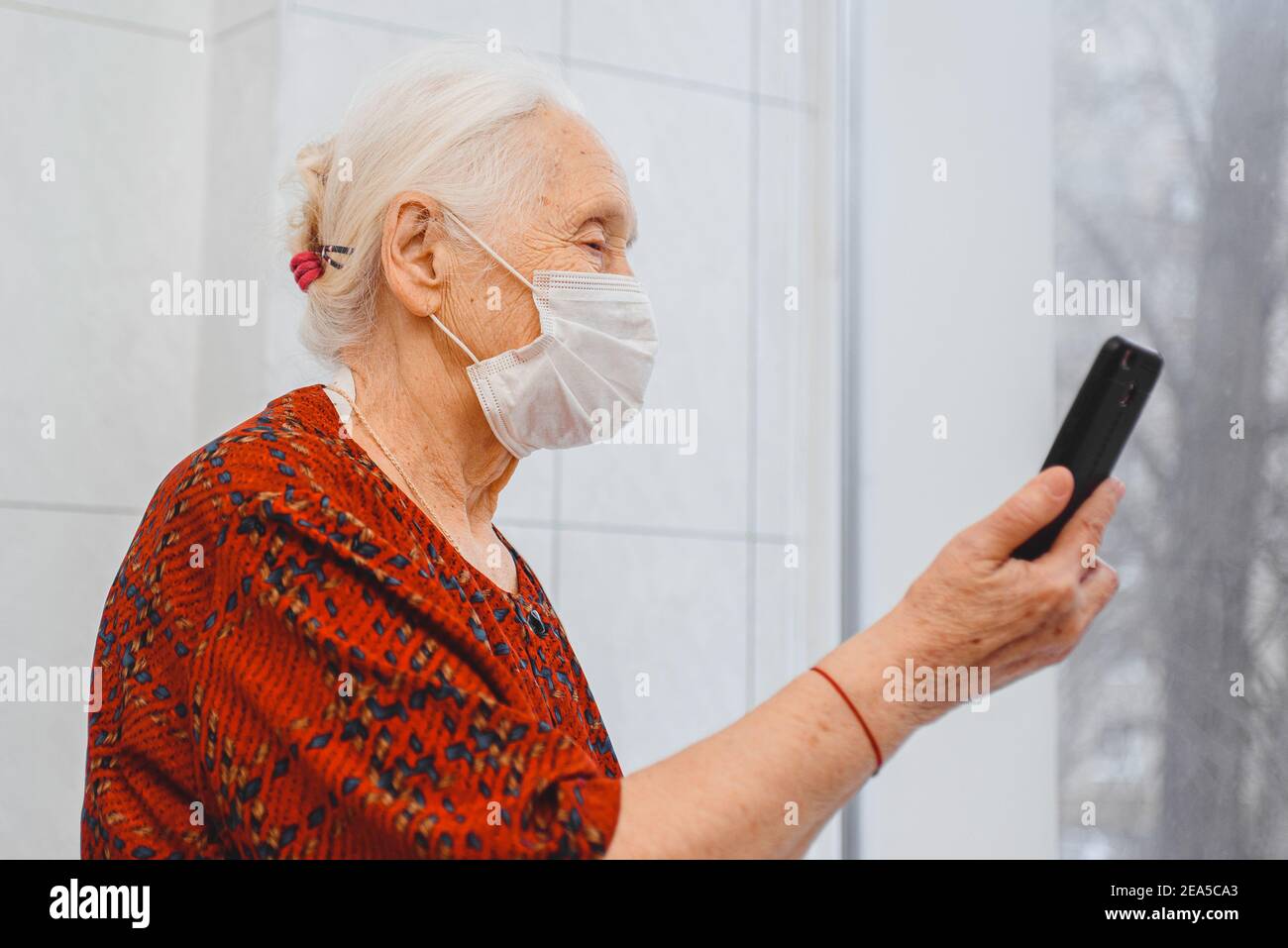 Elderly communication hi-res stock photography and images - Alamy