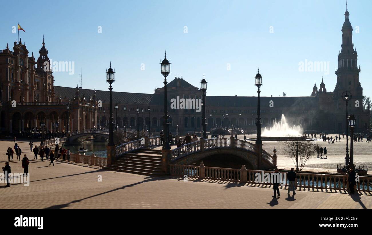 Pedestrian bridge and, in the background, building of the Old Captaincy ...