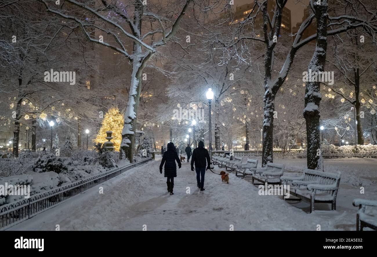 Rittenhouse square philadelphia winter hi-res stock photography and ...