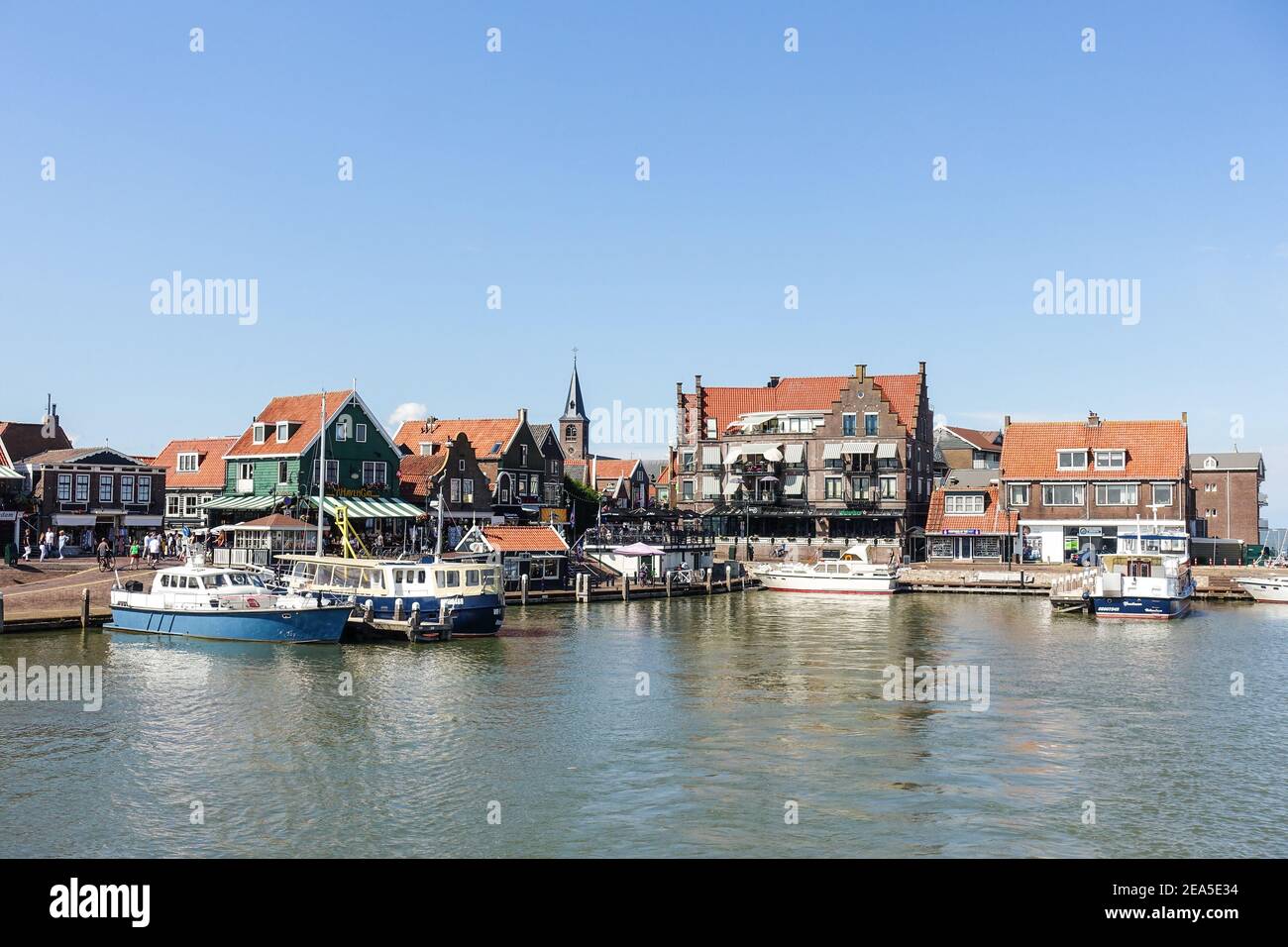 Boats port volendam netherlands hi-res stock photography and images - Alamy