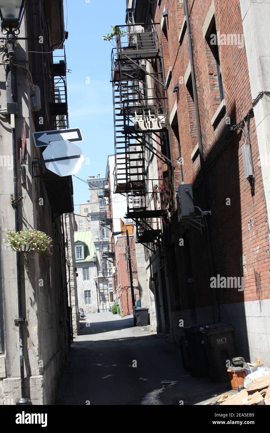 Back of apartment building hi-res stock photography and images - Alamy